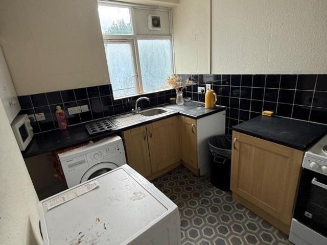 Room at Forty Avenue, Greater London