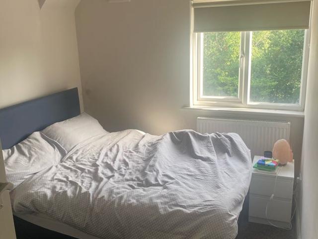 Room at Forty Avenue, Greater London