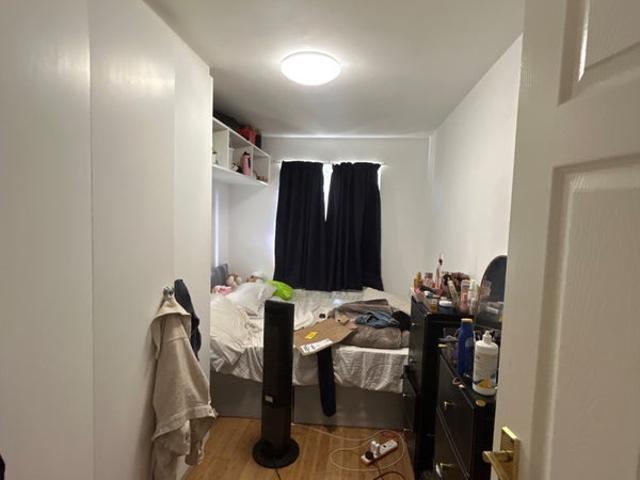 Room at Forty Avenue, Greater London
