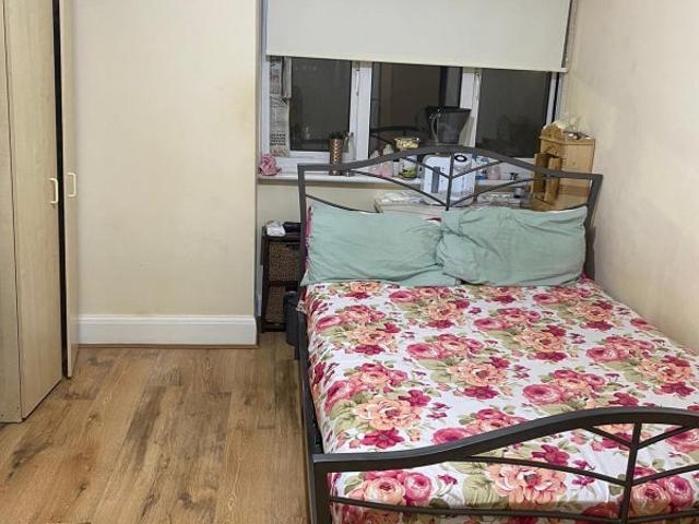 Room at Forty Avenue, Greater London
