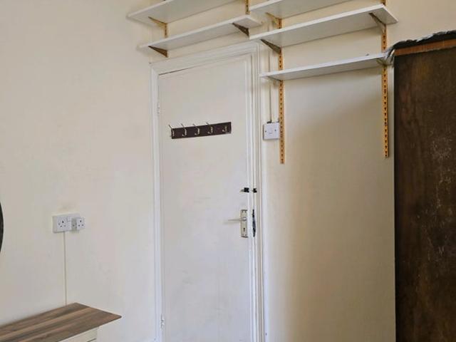 Room at Forty Lane, Greater London