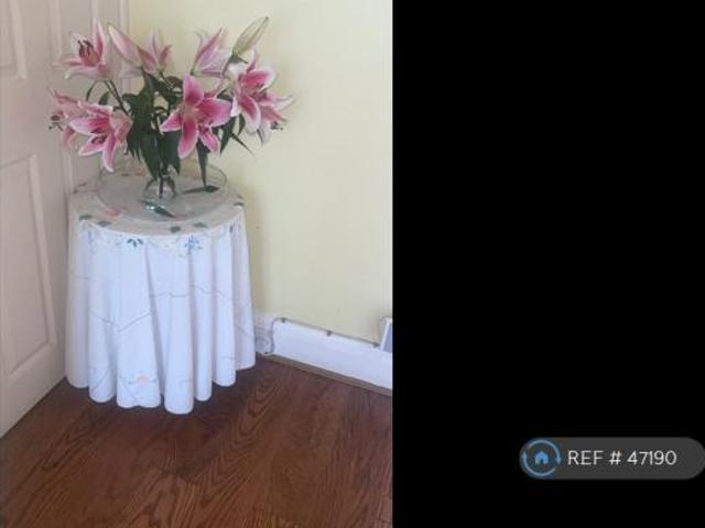 Room at Fowey Avenue, Greater London