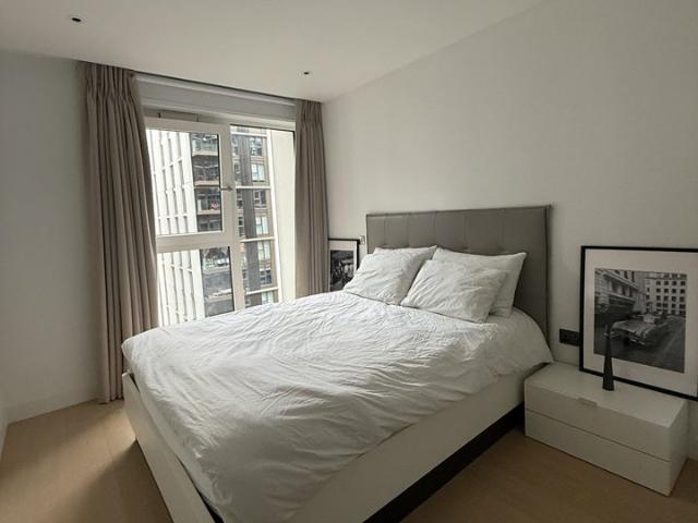 Room at Fountain Park Way, Greater London