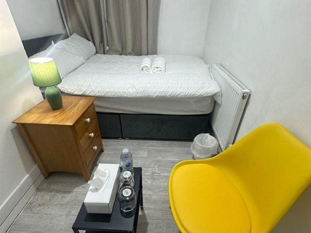 Room at Fountain Road, Greater London
