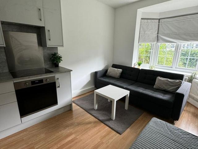 Room at Fountain Road, Greater London