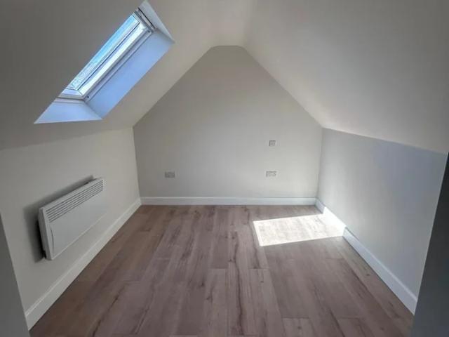 Room at Fountain Road, Greater London