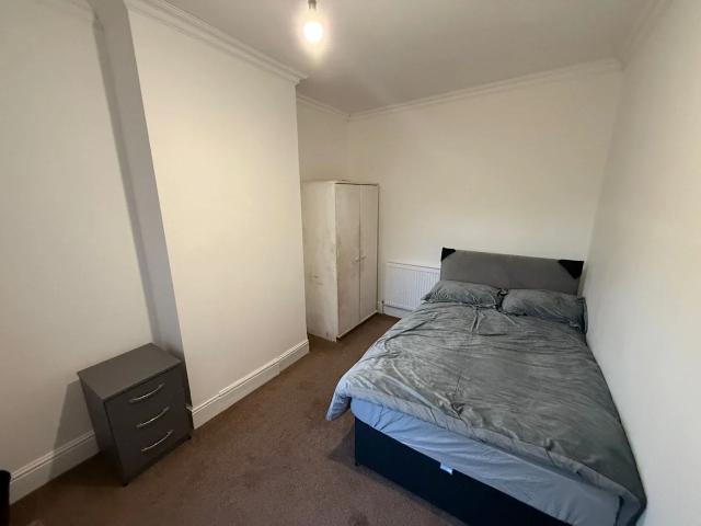 Room at Fourth Avenue, Birmingham