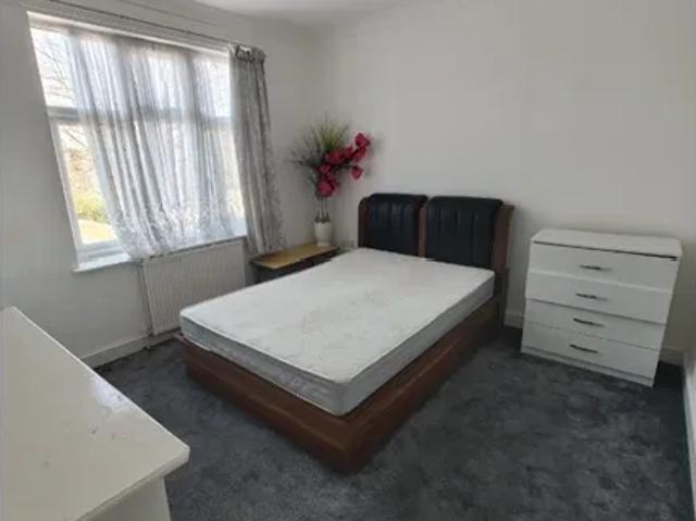 Room at Fourth Avenue, Greater London