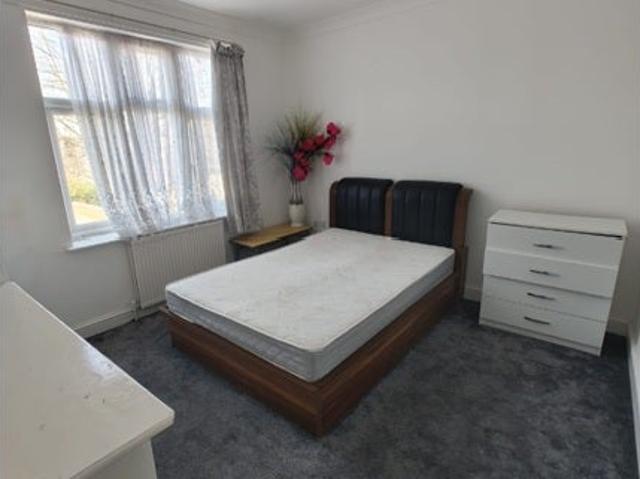 Room at Fourth Avenue, Greater London