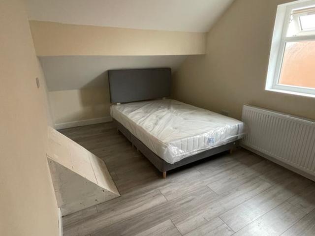 Room at Fox Hollies Road, Birmingham