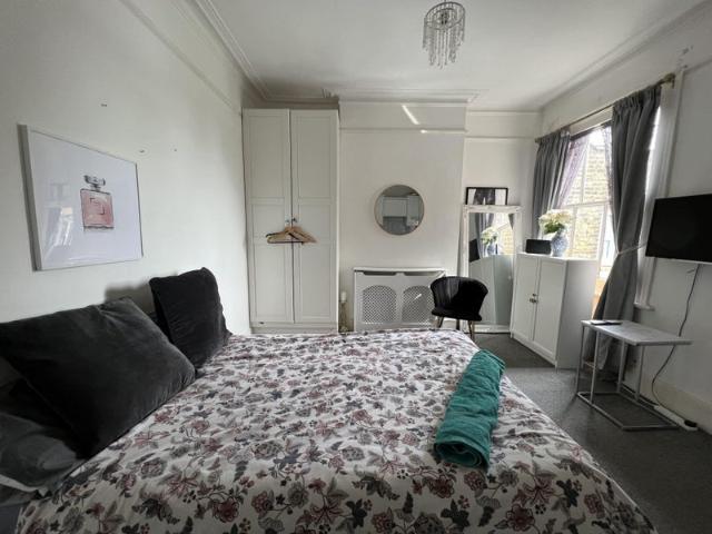 Room at Fox Lane, Greater London