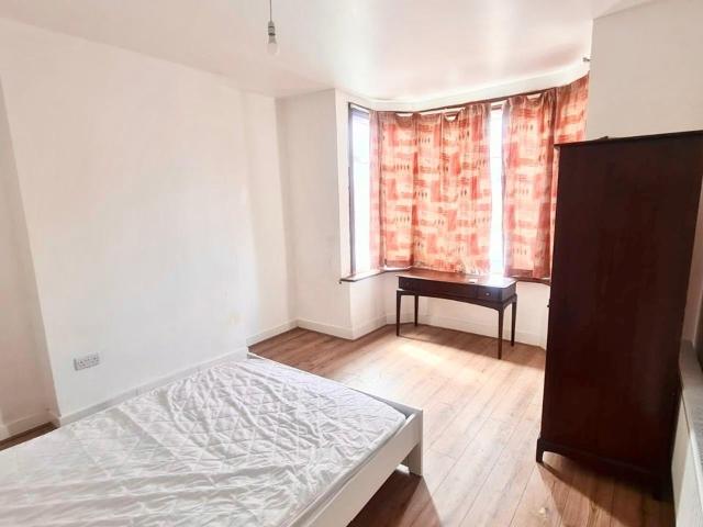 Room at Framfield Road, Greater London