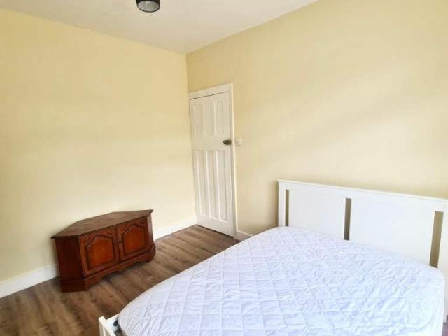 Room at Framfield Road, London