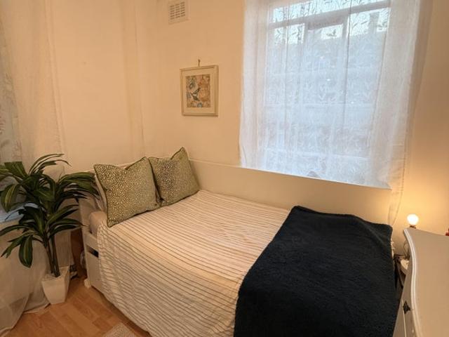 Room at Frampton Street, City of Westminster