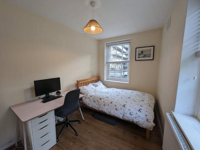 Room at Frampton Street, City of Westminster