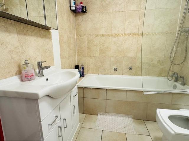 Room at Francis Chichester Way, Greater London