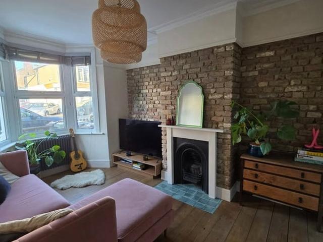 Room at Francis Road, Greater London