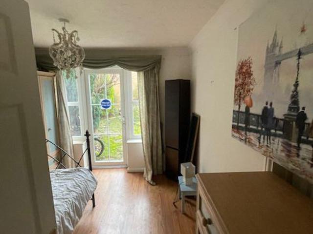 Room at Franklin Road, Crawley