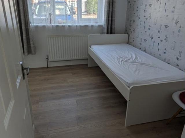 Room at Franklin Road, Warwick