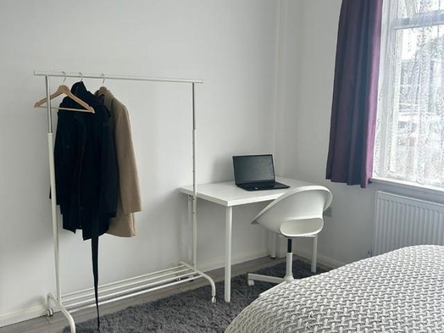 Room at Fremantle Road, Greater London