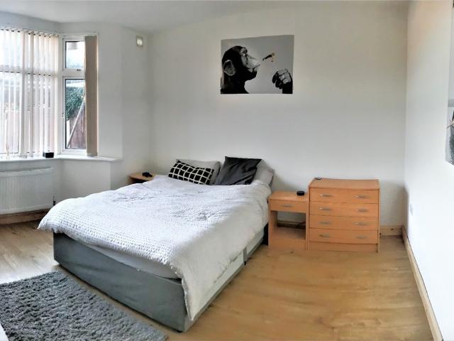 Room at Frenchay Park Road, Bristol