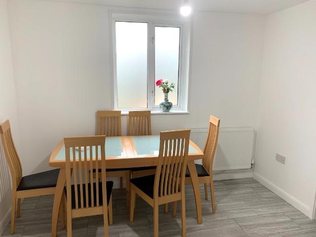 Room at Freeburn Causeway, Coventry