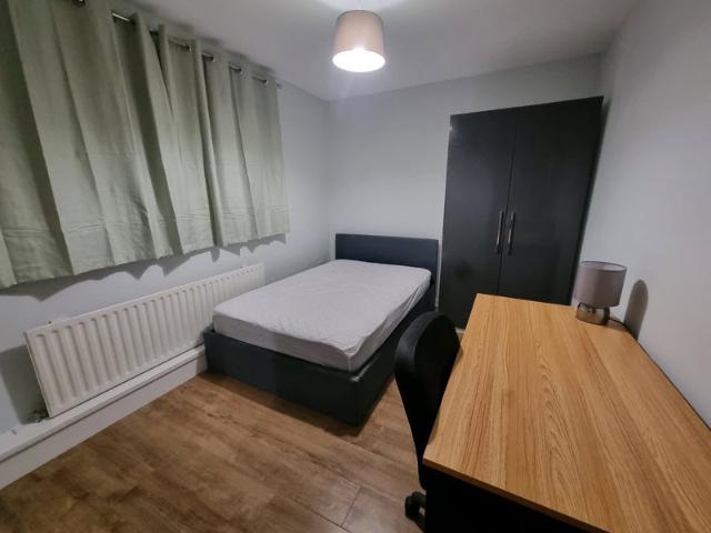 Room at Freeburn Causeway, Coventry