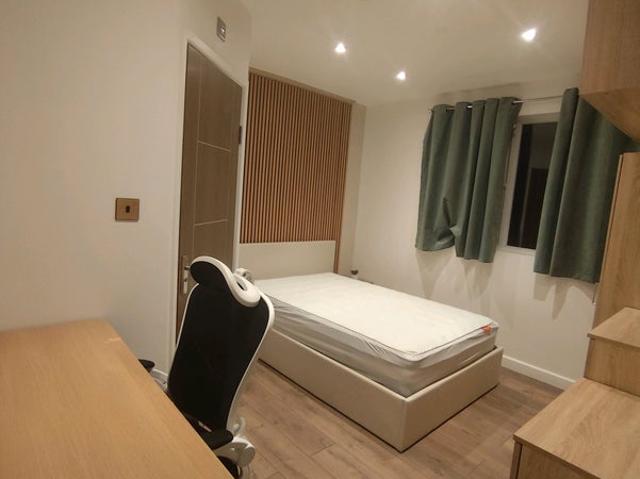 Room at Freeburn Causeway, Coventry