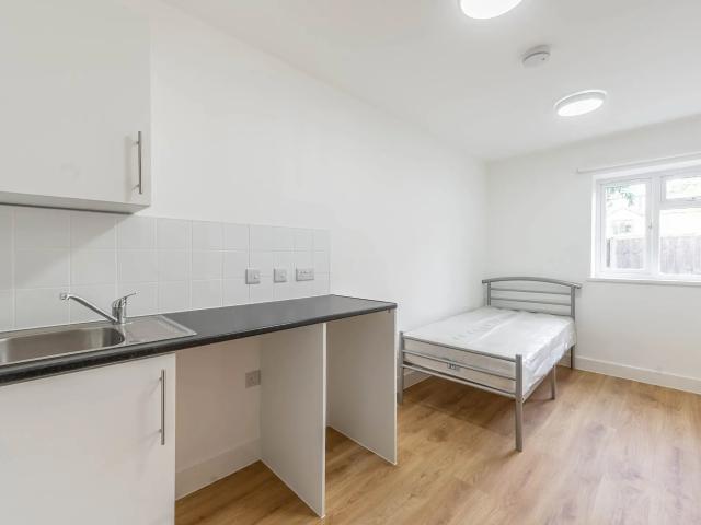 Room at Freeland Road, Greater London