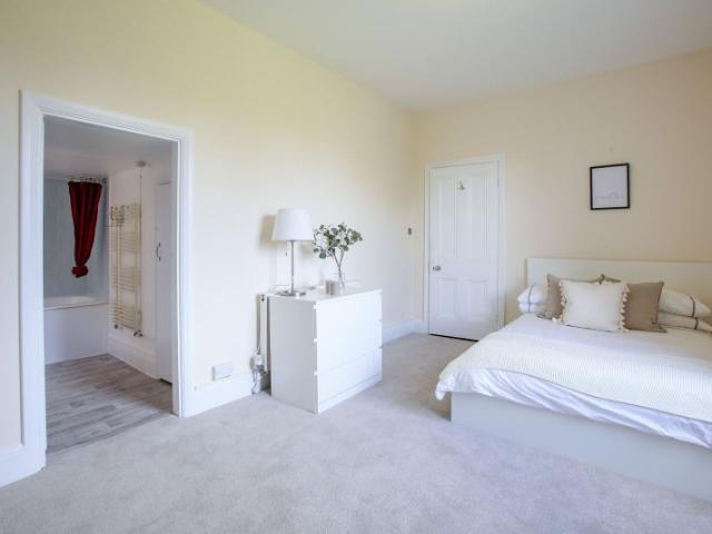 Room at Freeland Road, Greater London