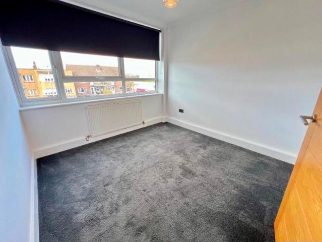 Room at Friar's Avenue, Brentwood