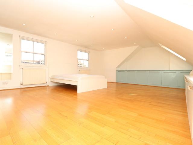Room at Frithville Gardens, Greater London