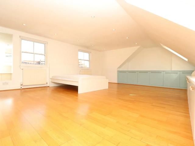 Room at Frithville Gardens, Greater London