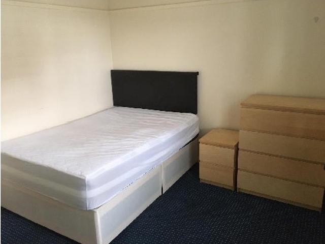 Room at Frithville Gardens, London