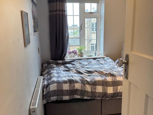 Room at Frognal Court, Greater London
