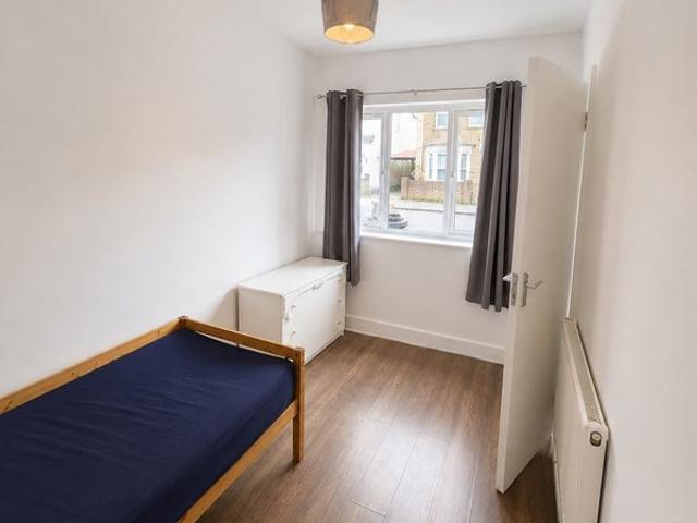 Room at Fruen Road, Greater London
