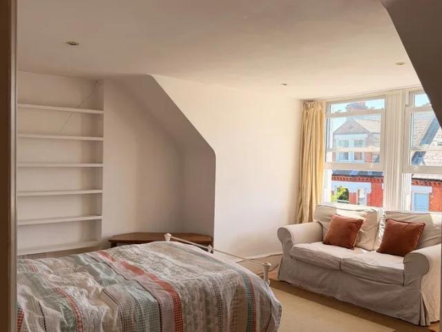 Room at Gubyon Avenue, Greater London