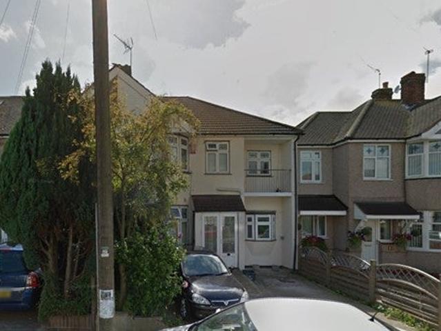 Room at Guildford Avenue, Greater London