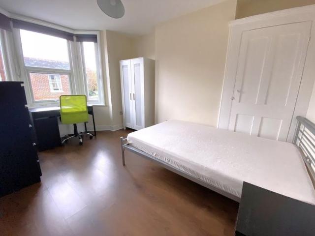 Room at Guildford Road, Canterbury