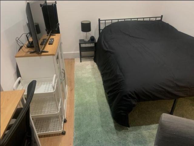 Room at Guildford Road, Greater London