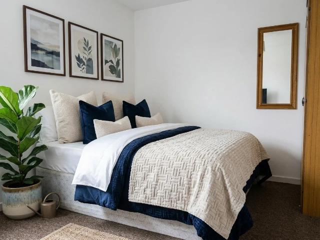 Room at Guildford Road, Greater London
