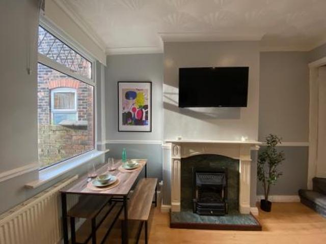 Room at Guildford Street, Stoke on Trent