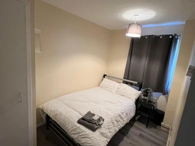 Room at Gunner Lane, Greater London