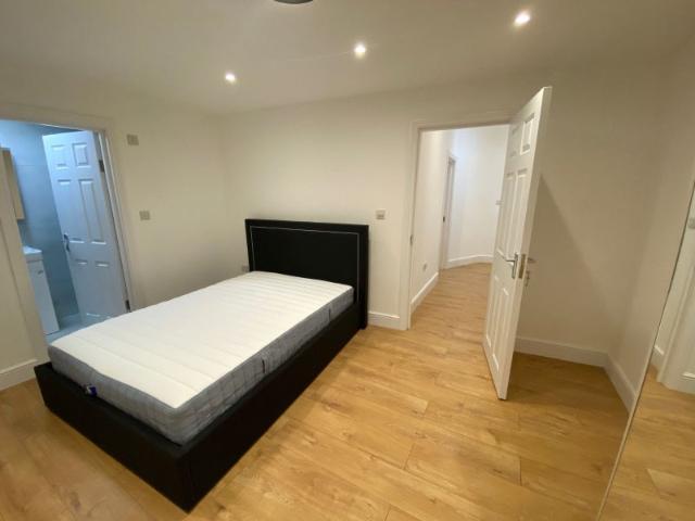 Room at Gunnersbury Avenue, Greater London