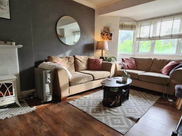 Room at Gunnersbury Avenue, Greater London