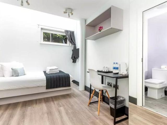 Room at Gunnersbury Lane, Greater London