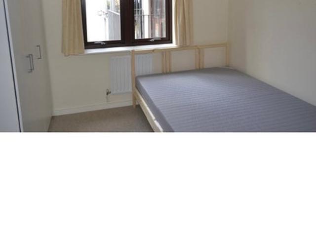 Room at Gunnersbury Lane, Greater London
