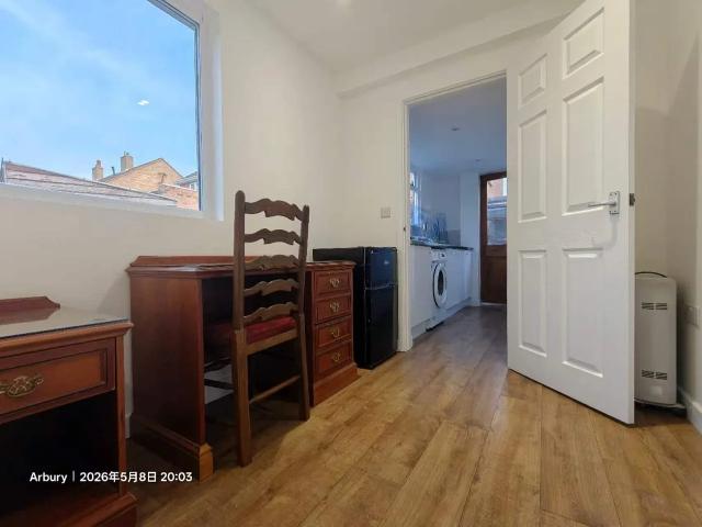 Room at Gunning Way, Cambridge