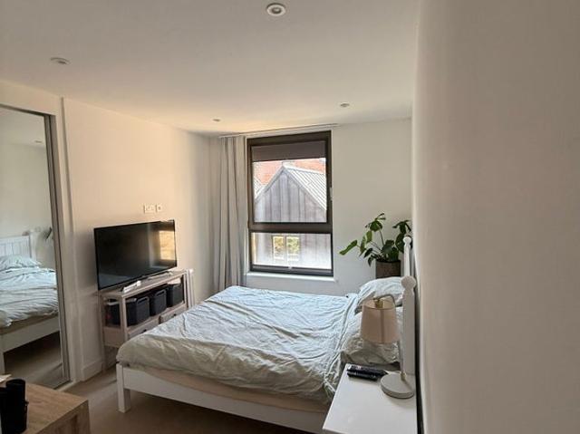 Room at Gunthorpe Street, Greater London