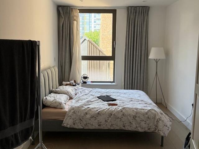 Room at Gunthorpe Street, Greater London